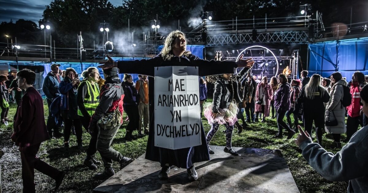 Frân Wen | Your Radical Teenager